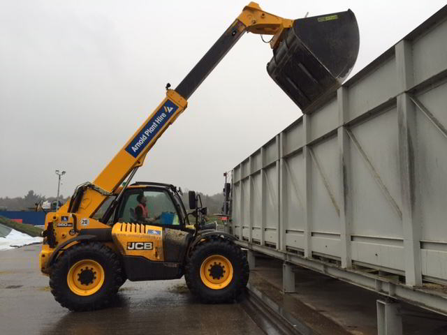 Arnold Plant Hire take delivery of its first JCB 560-80 Wastemaster ...